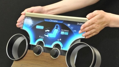 Sharp demonstrează tehnologia Free-Form Display, pentru ecrane care pot ...