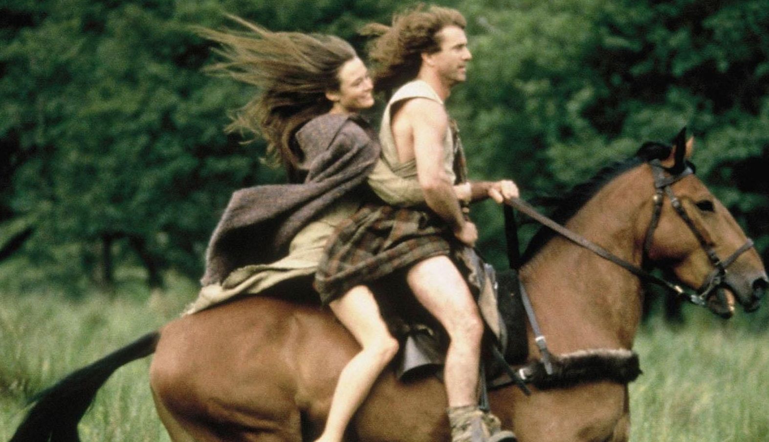 VIDEO: Top 10 gafe, care ţi-au scăpat, din filme celebre