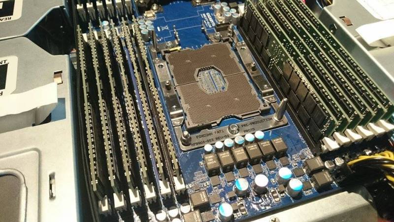 Intel pregăteşte gama de procesoare Xeon Gold, pentru staţii de lucru şi sisteme server