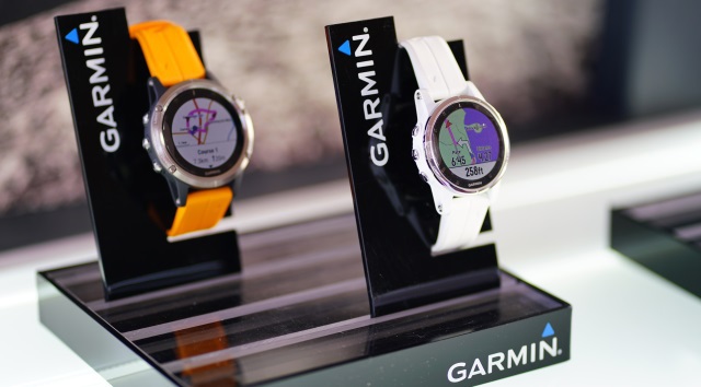 Garmin lansează noi modele de ceasuri multisport cu GPS