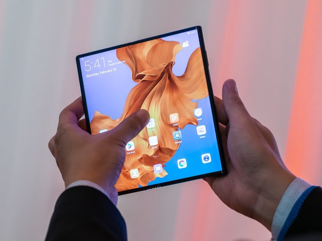 Huawei promite că până în 2021 jumătate dintre telefoanele high-end nou ...