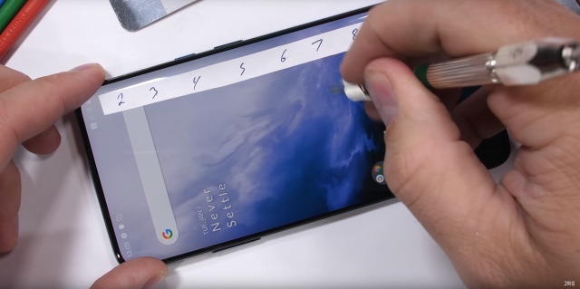 OnePlus 7 Pro este un smartphone rezistent, potrivit testelor ...