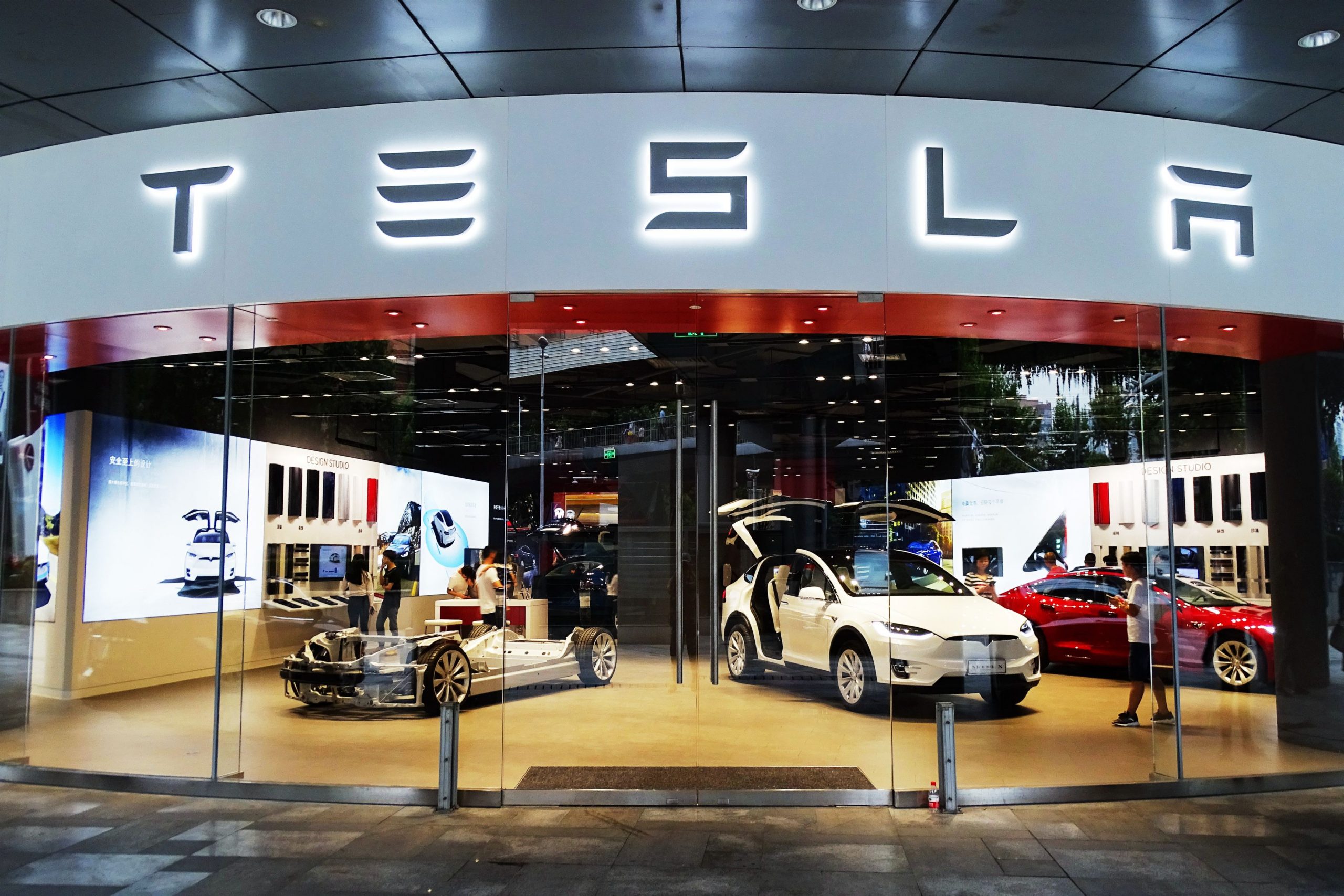 Dealerii unei mărci auto europene sunt încrezători: Vom depăși Tesla rapid