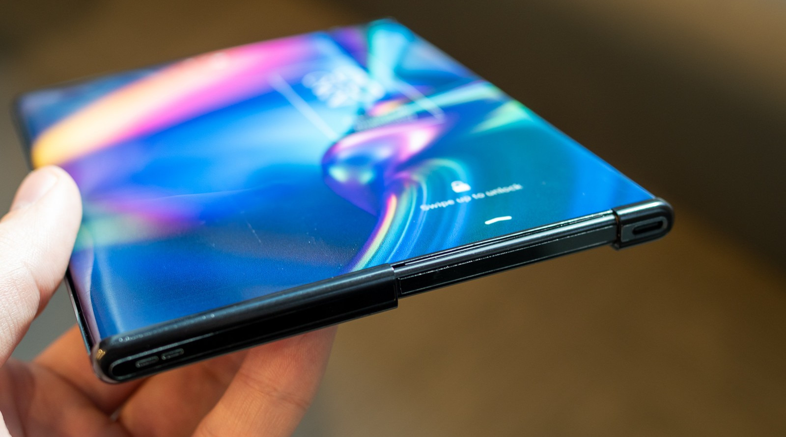 Deși a lansat primul telefon pliabil competitiv, Samsung ar putea rata ...