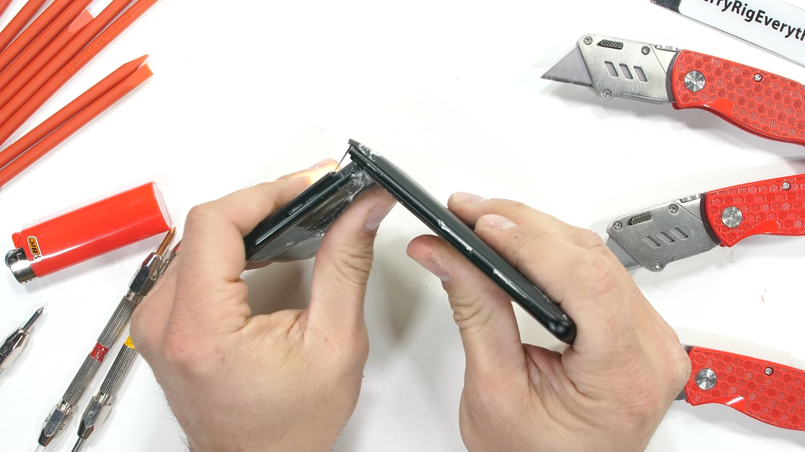 OnePlus 10 Pro: primul telefon care nu trece testele de rezistență în ...