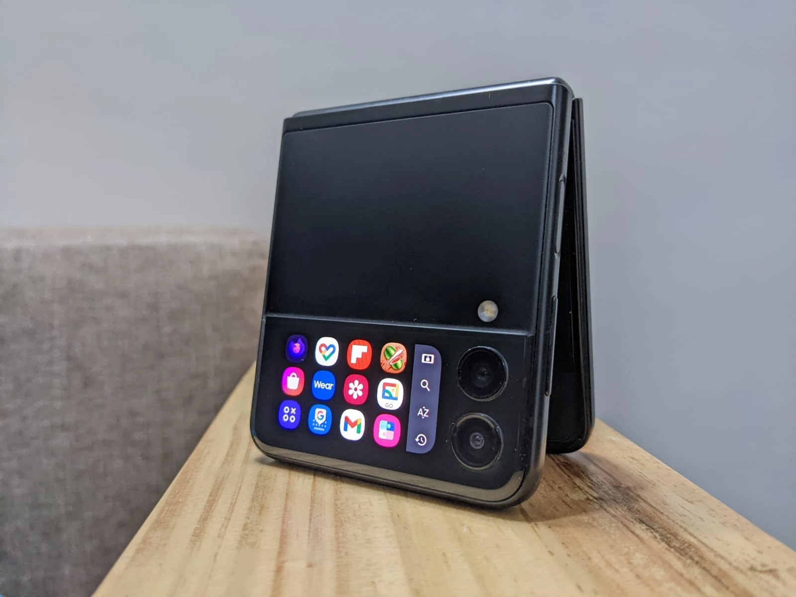 CoverScreen OS, aplicația pentru ecranul secundar al pliabilelor ...