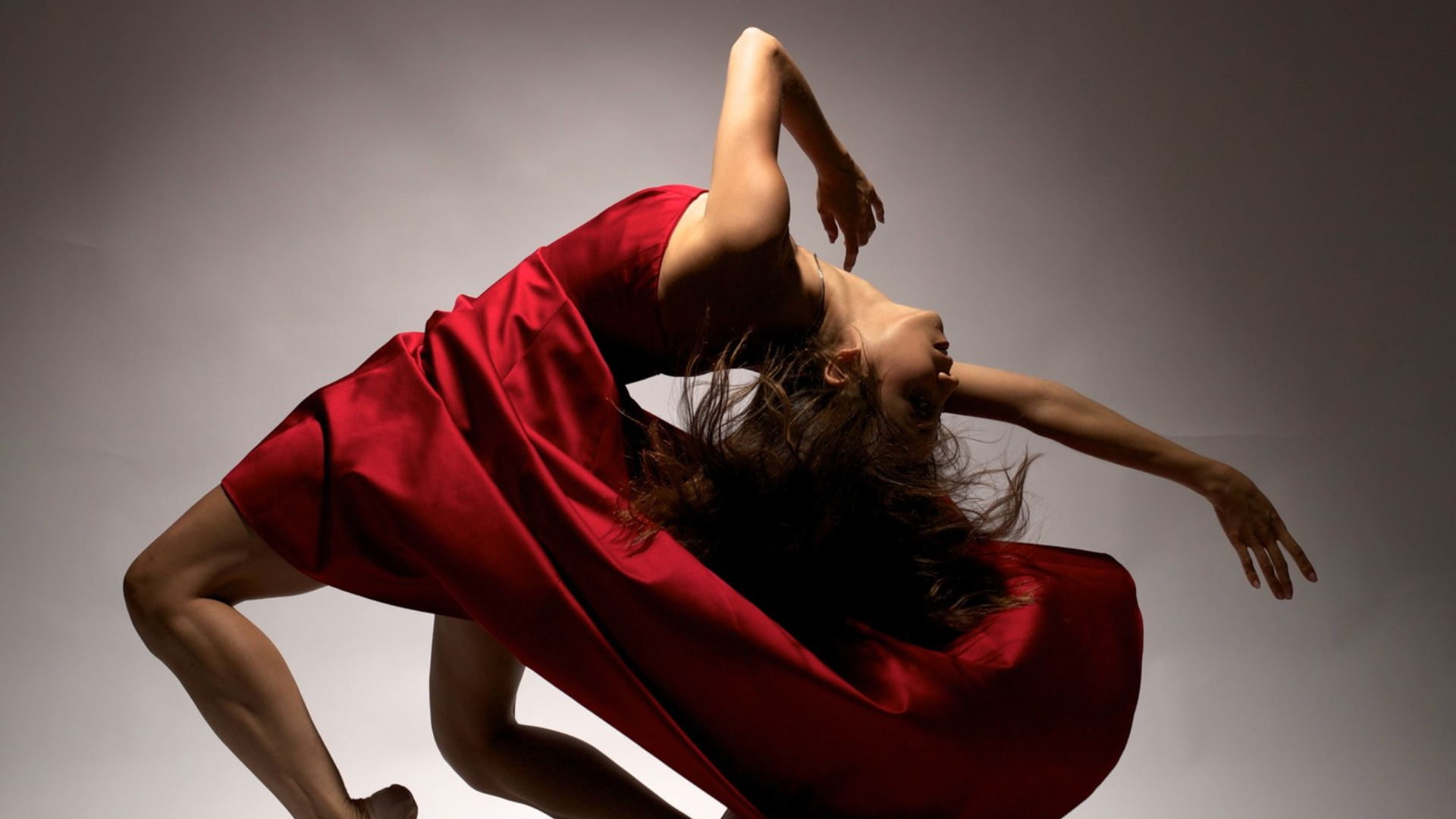 Balerina-fizician care dansează cu roboți vine în România, la GoTech World