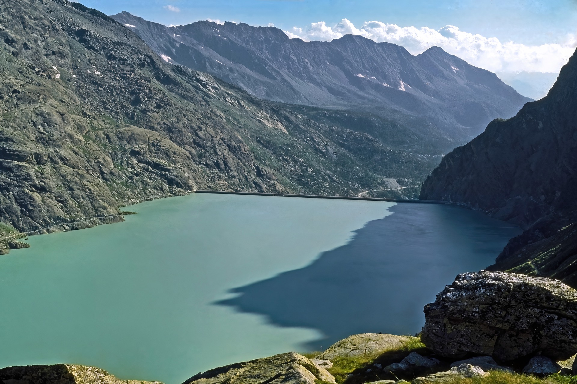 Un oficial guvernamental a golit un lac artificial pentru a-și recupera ...