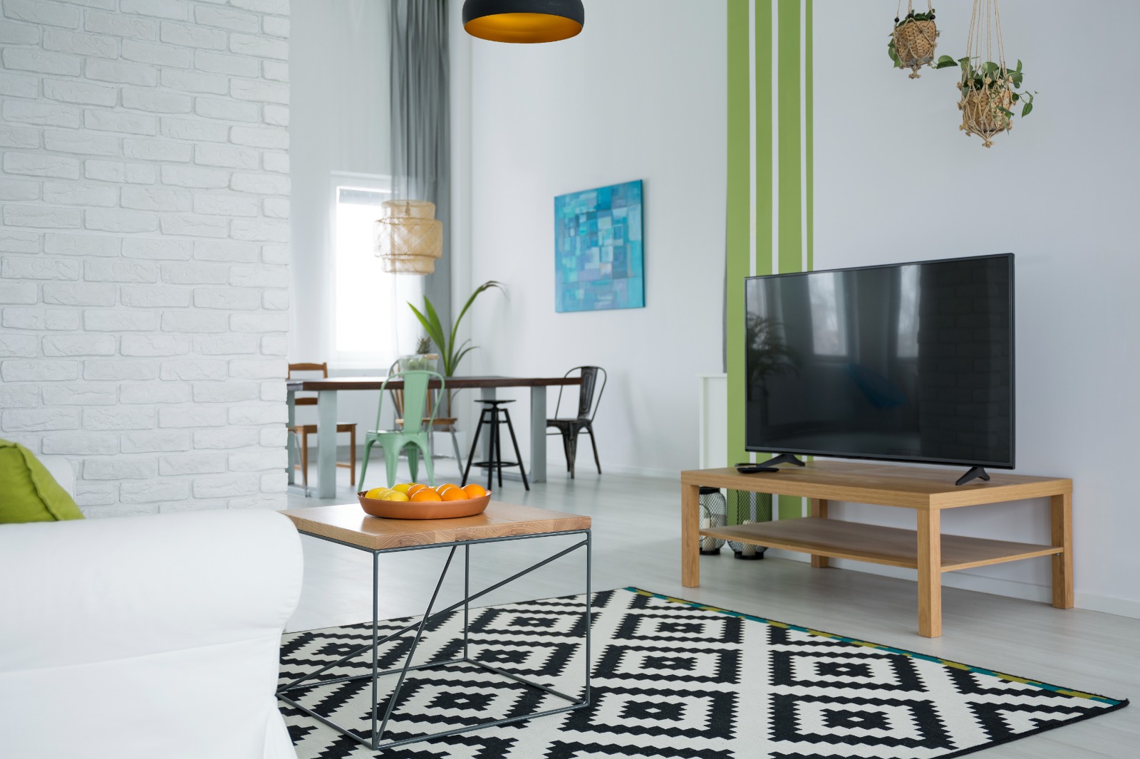 Smart TV Philips de 80 CM disponibil la preț accesibil în oferta celor ...