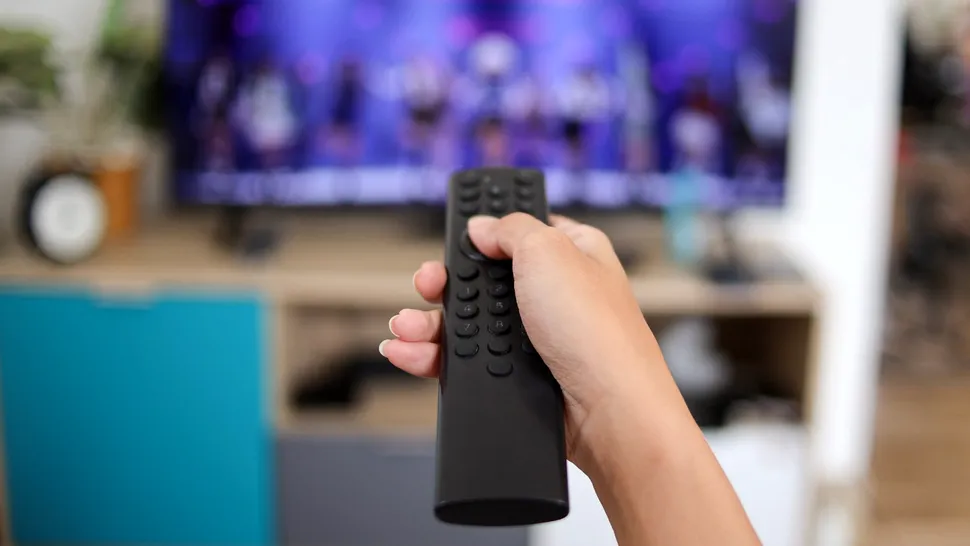 Altex vinde un Smart TV 4K de 123CM la preț foarte bun. Cu cât este redus