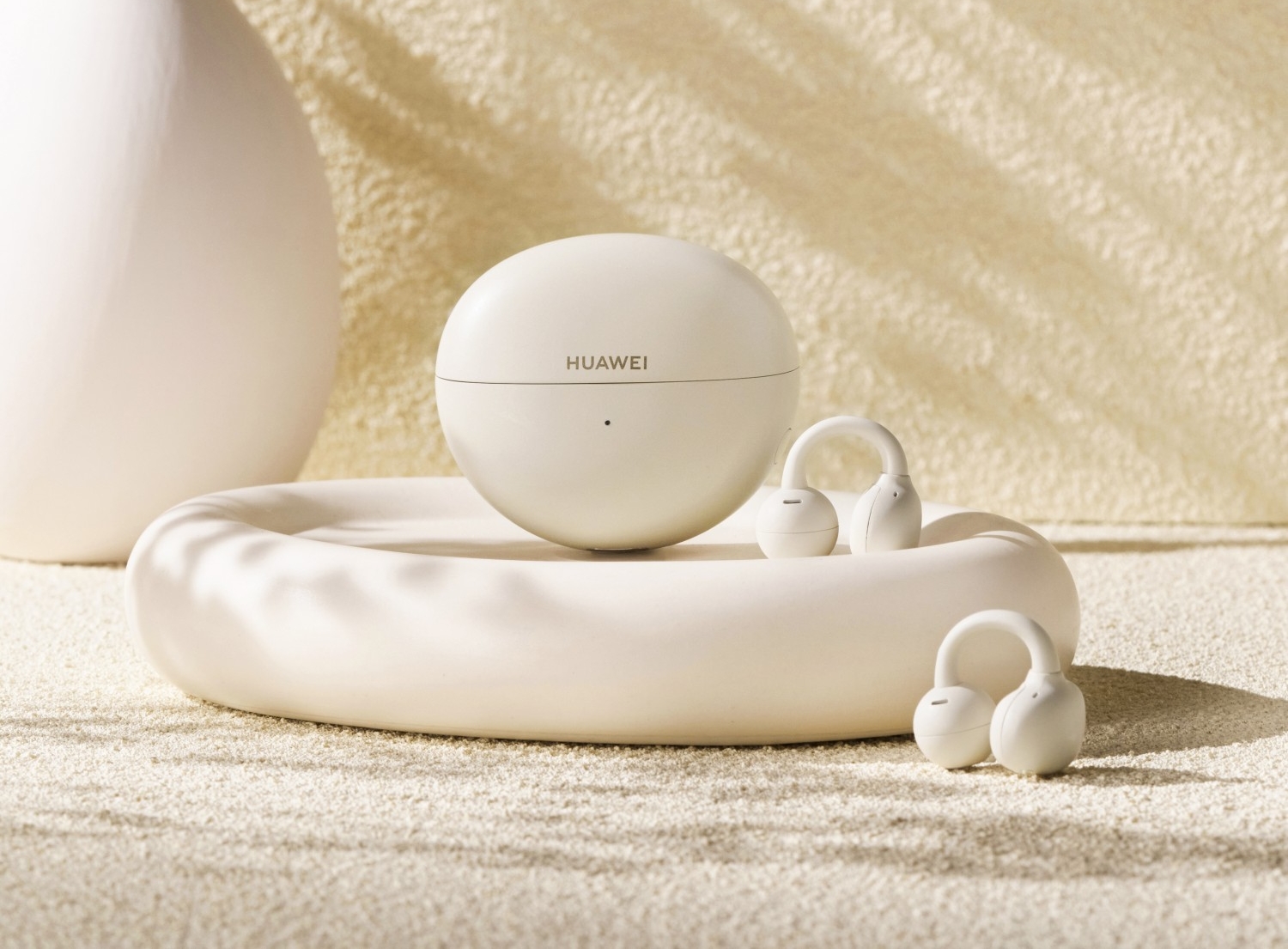 Căștile HUAWEI FreeClip Beige Edition sunt disponibile acum în România