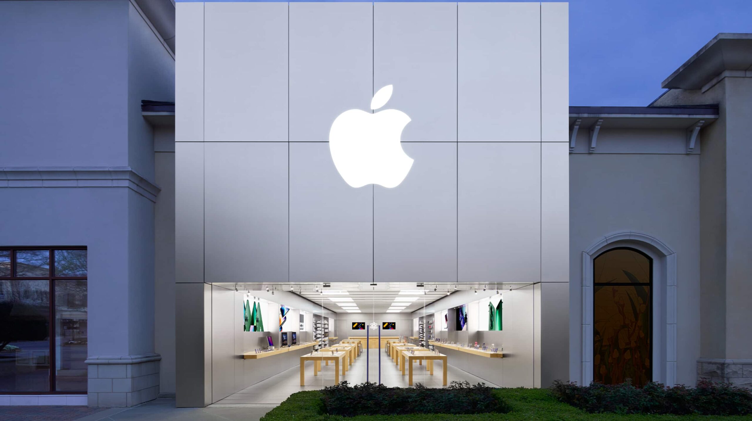 Zvon: Apple pregătește propriile cipuri AI pentru servere