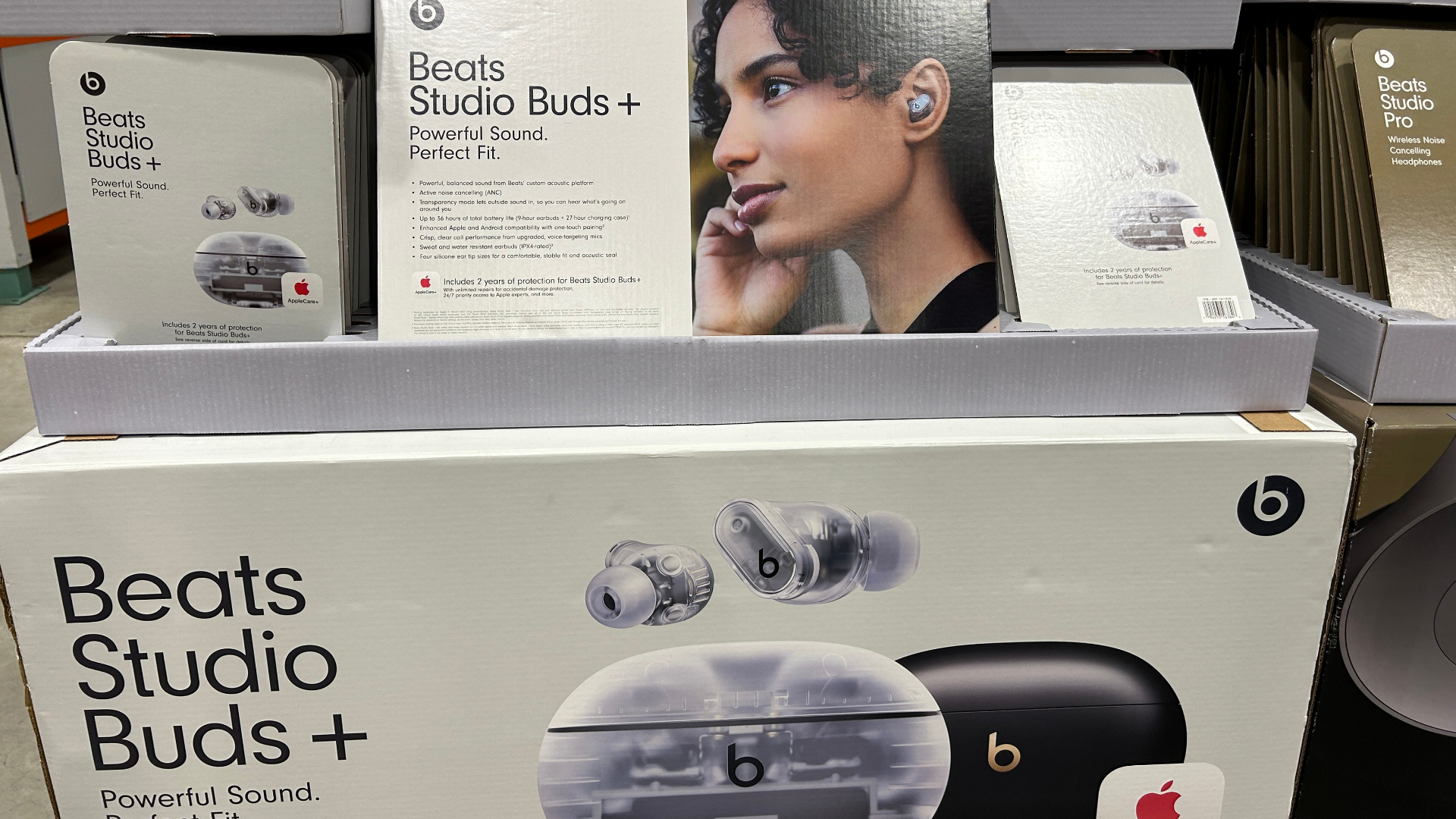 Hackerii puteau spiona prin căștile Beats. Apple a lansat un patch