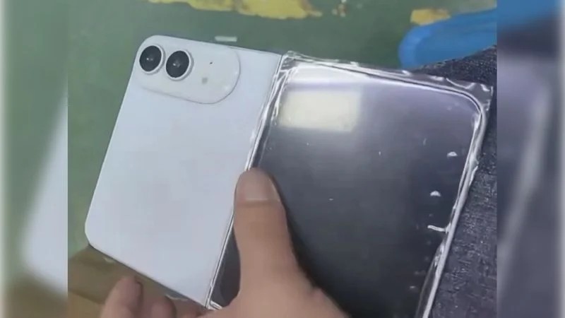 iPhone Ultra prinde contur: Apple finalizează balamaua Liquidmetal
