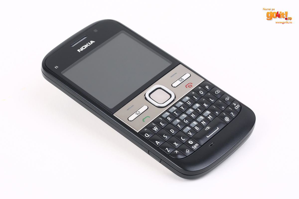 Nokia E5: smartphone complet, preţ accesibil